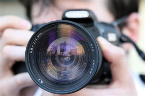 무료 이미지 컴퓨터 작업 빛 추상 사람들 과학 기술 사진술 사진 작가 필름 여름 남성 신문 Dslr