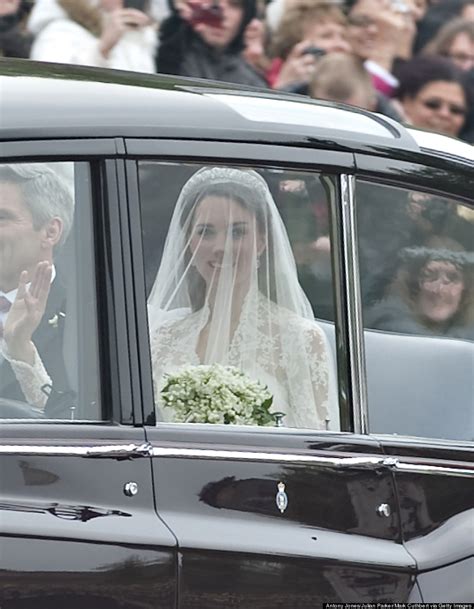 Kate Middletons Wedding Dress Still Holds Up Photos Huffpost Canada