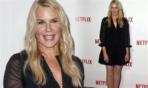 Daryl Hannah Reveals She Still Battles Crippling Shyness Daily Mail