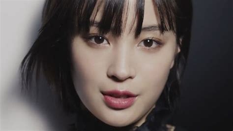 広瀬すずが大胆ドレスで白黒ハッキリ迫る？スズキワゴンr新cmがセクシーすぎると話題に！ 追憶スカイウォーカー すず 結婚式 サプライズ