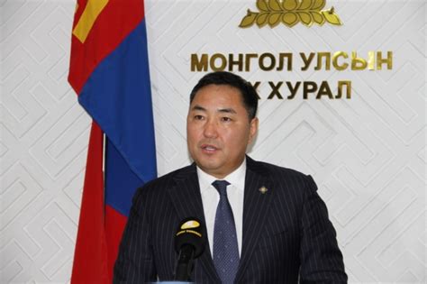 Б Пүрэвдорж Нарийн царигтай төмөр зам барих тогтоолын төслийг УИХ д
