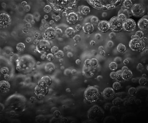measuring the size of bubbles from a picture of material particles