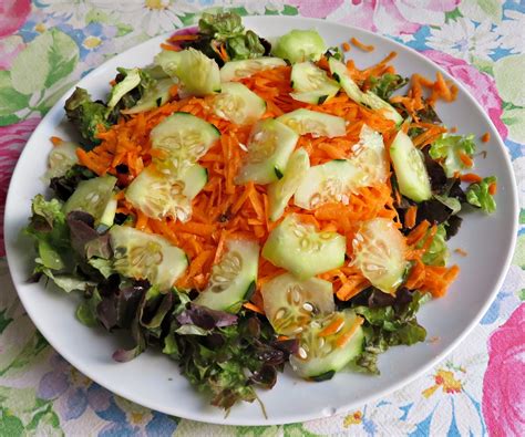 Ensalada De Lechuga Zanahorias Y Pepino Momentos