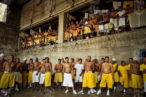 ブラジルの刑務所で囚人が暴動 面会者や看守120人を人質に立てこもり続く アルファルファモザイク Prison El
