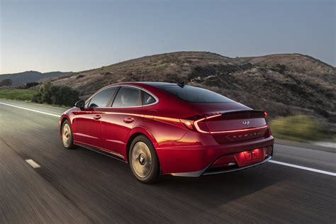 hyundai unveils new sonata hybrid in chicago the detroit bureau