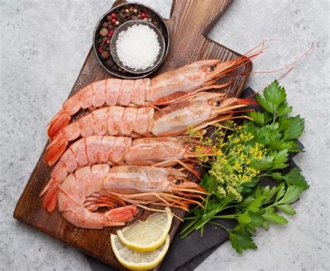 Buy Whole Atlantic Prawns Shell 1kg Online At The Best Price Free Uk