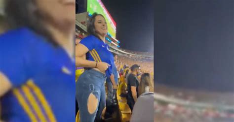 ¡cuidado Con Los Chavillos Aficionada De Tigres Hace Topless En Gol De