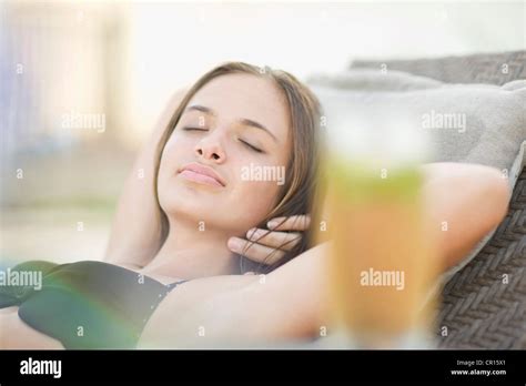 Teenage Girl In Bikini Sunbathing Stockfotos And Teenage Girl In Bikini