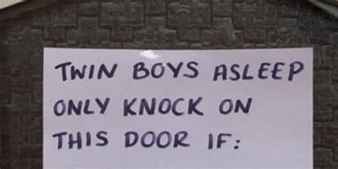 mom leaves hysterical note on door to stop people from knocking and