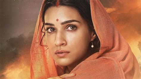 Video Of Kriti Sanon Sitting On Floor At Adipurush Trailer Launch