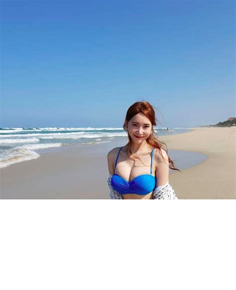 【ev女孩】正妹下水「比基尼完全濕透」！「飽滿乳量」看了超引遐想！ Ev撲克官網