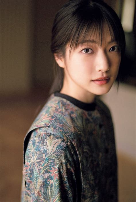 📸 画像：「blt Graph Vol 76」ローソンエンタテインメント購入特典ポスター【大園玲（櫻坂46）】｜日向坂46 上村ひなの、より