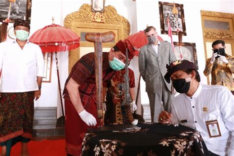 Belanda Kembalikan Tombak Dan Keris Pusaka Era Perang Puputan Klungkung