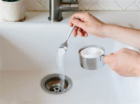 How To Unclog A Bathroom Sink With Baking Soda And Vinegar