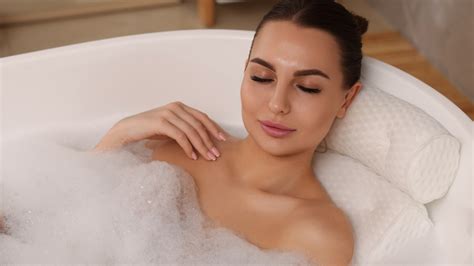 5 Tips To Create The Perfect Detox Bath For Stress Relief