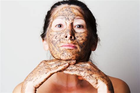 4 Cara Membuat Masker Kopi Beserta Manfaatnya Untuk Kulit