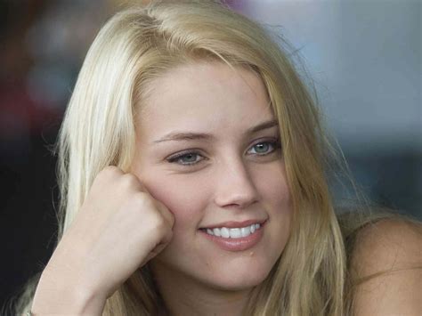 Download Amber Heard Stuns In Her Beautiful Red Dress
