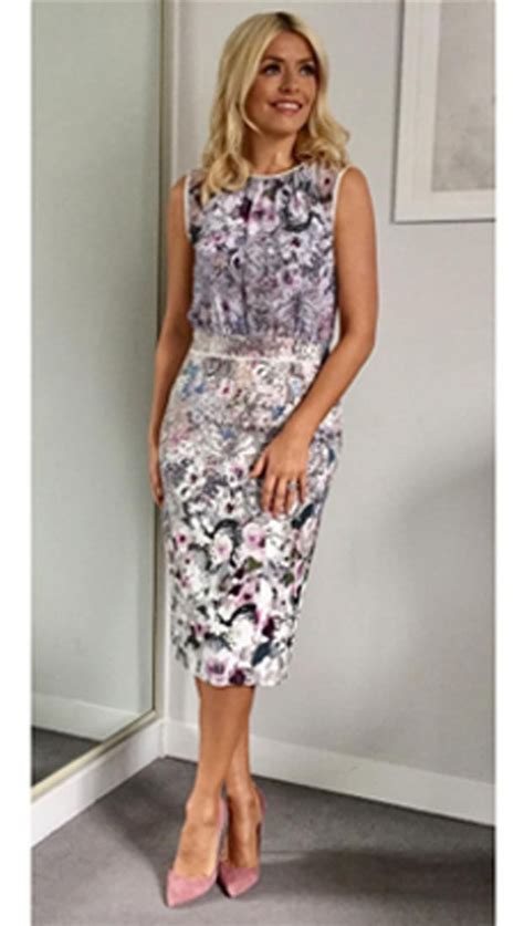 Phase Eight Dresses Holly Willoughby Oozes Sex Appeal In Figure