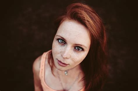 デスクトップ壁紙 面 女性 赤毛 ポートレート 長い髪 そばかす ヘア 口 肌 頭 女の子 美しさ 眼 レディ