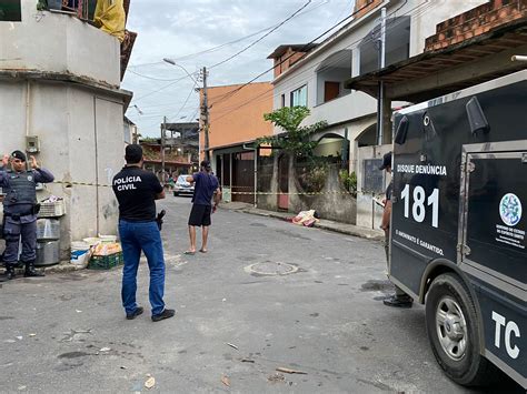 A Gazeta Homem é Assassinado A Tiros Enquanto Caminhava Em Cariacica