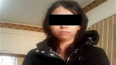 طفل يبلغ الشرطة عن أمه بعد مشاهدتها تمارس الرذيلة مع أحد الجيران بمقطع