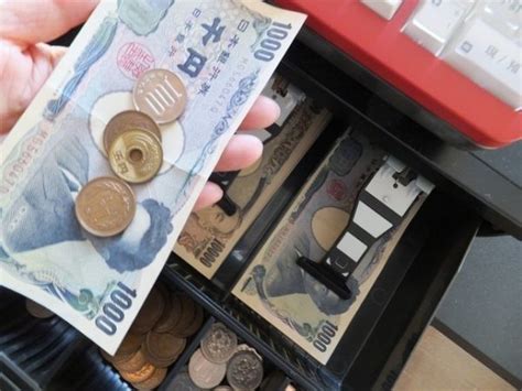 混雑レジでの小銭払いは「モラルない」？→小銭しかなかったら仕方ないと思う。