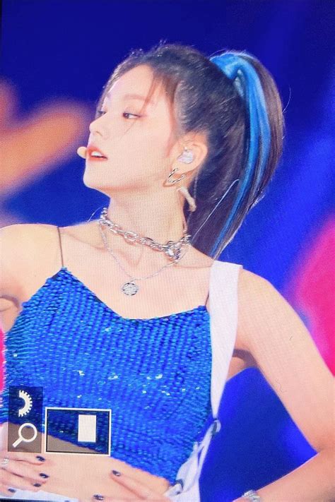 191116 Yeji Vlive Awards V Heartbeat Itzy Anime Monochrome Women