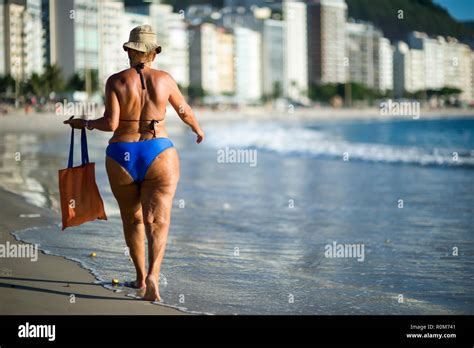 Copacabana Beach Bikini Fotos Und Bildmaterial In Hoher Auflösung