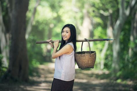 무료 이미지 자연 집 밖의 사람들 소녀 여자 사진술 한 지방 햇빛 여름 초상화 모델 어린 봄 녹색