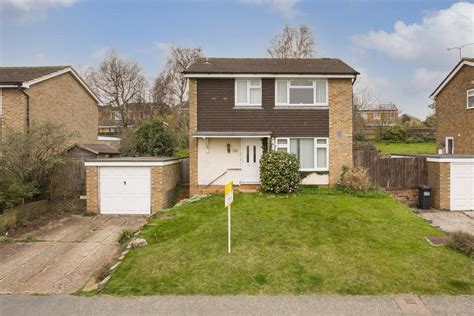 Rocks Park Road Uckfield 3 Bed Detached House £475 000