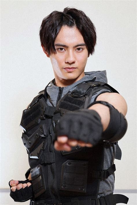 毎小ニュース：話題 仮面ライダーリバイスで主演 俳優・前田拳太郎さん（その1） 夢かなえる「かっこいい」 毎日新聞