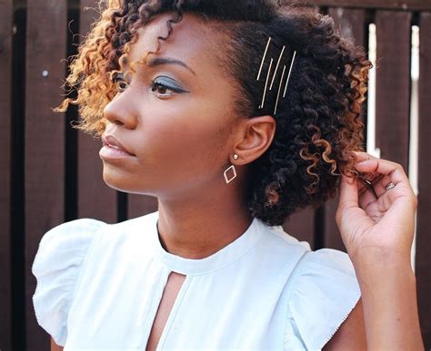 25 Ways Youve Never Thought To Wear Bobby Pins Bobby Pin Hairstyles