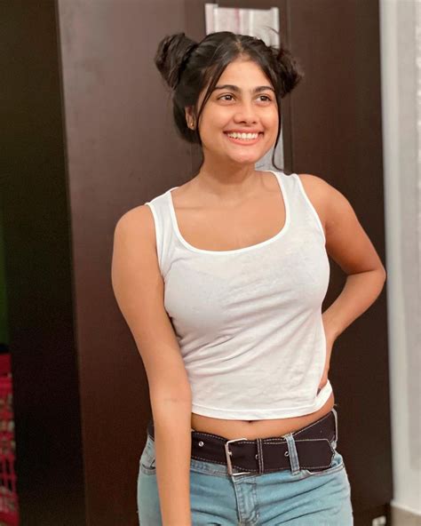මෙයා ලස්සනයී නේ Page 2 Elakiri