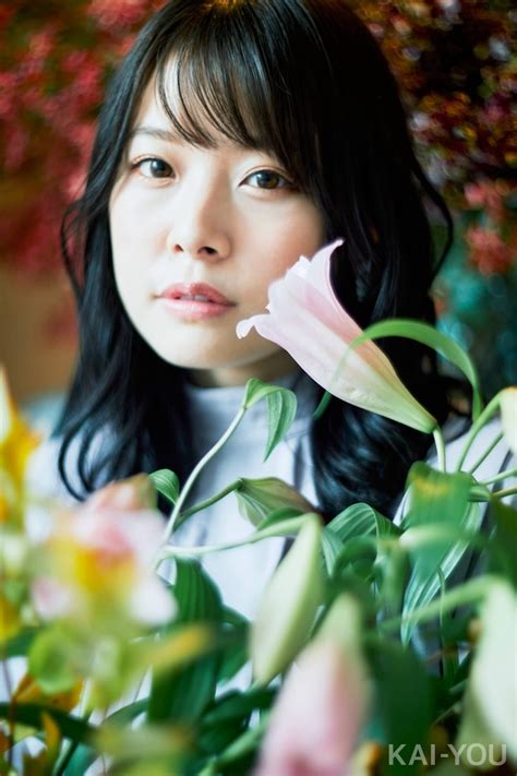 セクシー女優 八木奈々が過ごす、花と4000冊の本に囲まれた暮らし Fempass（フェムパス）