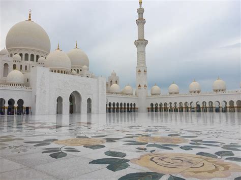 Sheikh Zayed Grand Mosque In Abu Dhabi R Travel