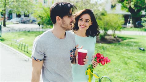 Dating Red Flags 7 Warning Signs That Say Get Out Now