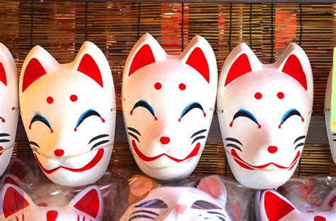 大宮能売大神の正体 伏見稲荷大社の稲荷三神の大宮能売大神の正体は伊豆能売。 稲荷大明神 宇迦之御魂大神 女神イシス 佐田彦大神 イエス