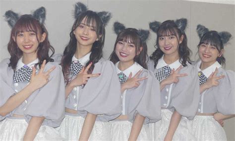 グループのポーズを取るわーすた （左から）松田美里、三品瑠香、廣川奈々聖、小玉梨々華、坂元葉月 ― スポニチ Sponichi Annex 芸能