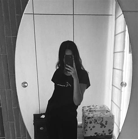 Pin By Anisha On Camera Dump Mirror Selfie Selfie Scenes