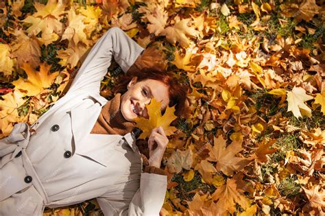 Premium Photo Satisfied Caucasian Millennial Redhaired Lady In