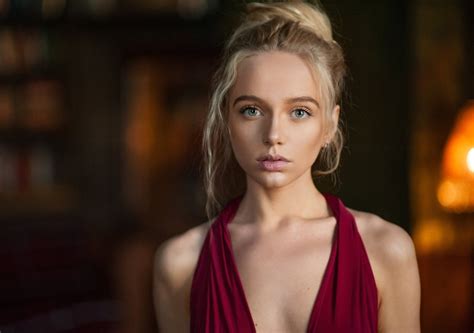 Headshot Maria Popova One Person Hair 1080p Blond Hair Beautiful