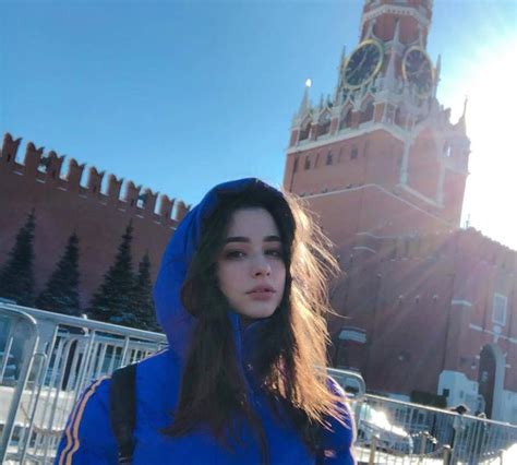 19岁的俄罗斯小仙女 Dasha Taran，拥有着洋娃娃般精致的五官