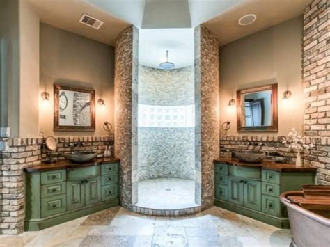 32 Amazing Doorless Shower Design Ideas