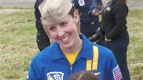 Blue Angels First Female Jet Demo Pilot Lt Amanda Stalin Lee Point