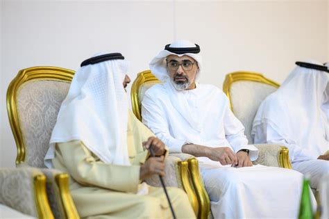 خالد بن محمد بن زايد يقدِّم واجب العزاء في وفاة والدة معالي صقر بن غباش