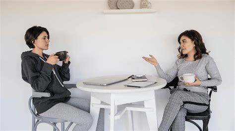 6 Secrets Couples In Happy Marriages Know That Everyone Else Is