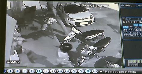 G1 Dupla Armada Invade Salão De Beleza E Faz Arrastão No Sertão Da