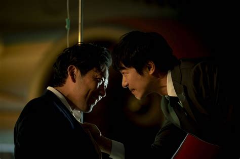 （写真）『vivant』“野崎”阿部寛、“乃木”堺雅人に熱視線 ネット「好きなの？」「疑ってる？」解釈真っ二つ ドラマ ニュース