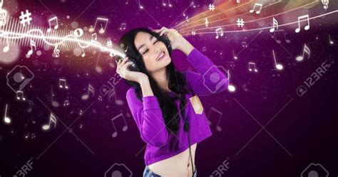 Do Extraverts Blast Music While Preparing To Hang Out With Friends