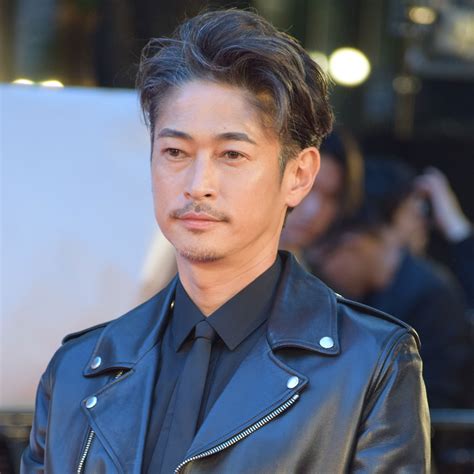 マンション9階から謎の転落で…窪塚洋介「鯉のぼり」釈明のフシギ 壮絶「芸能スキャンダル会見」秘史 アサ芸プラス
